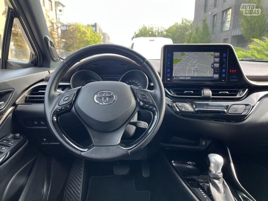 Melns Toyota C-HR 2018 Kauņa, ar dzinēja tilpumu 1.80 L un nobraukumu 179 tūkst. km par 16200 €, foto 24 vietnē AUTOMOTO.COM.LV