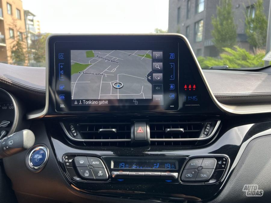 Melns Toyota C-HR 2018 Kauņa, ar dzinēja tilpumu 1.80 L un nobraukumu 179 tūkst. km par 16200 €, foto 26 vietnē AUTOMOTO.COM.LV