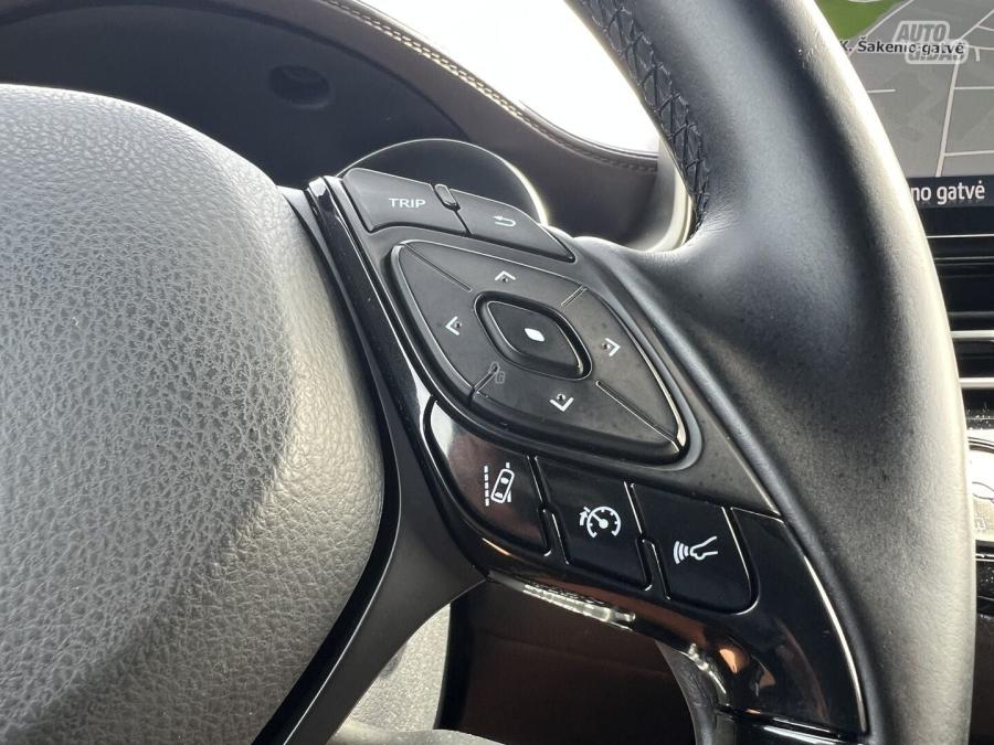 Melns Toyota C-HR 2018 Kauņa, ar dzinēja tilpumu 1.80 L un nobraukumu 179 tūkst. km par 16200 €, foto 34 vietnē AUTOMOTO.COM.LV
