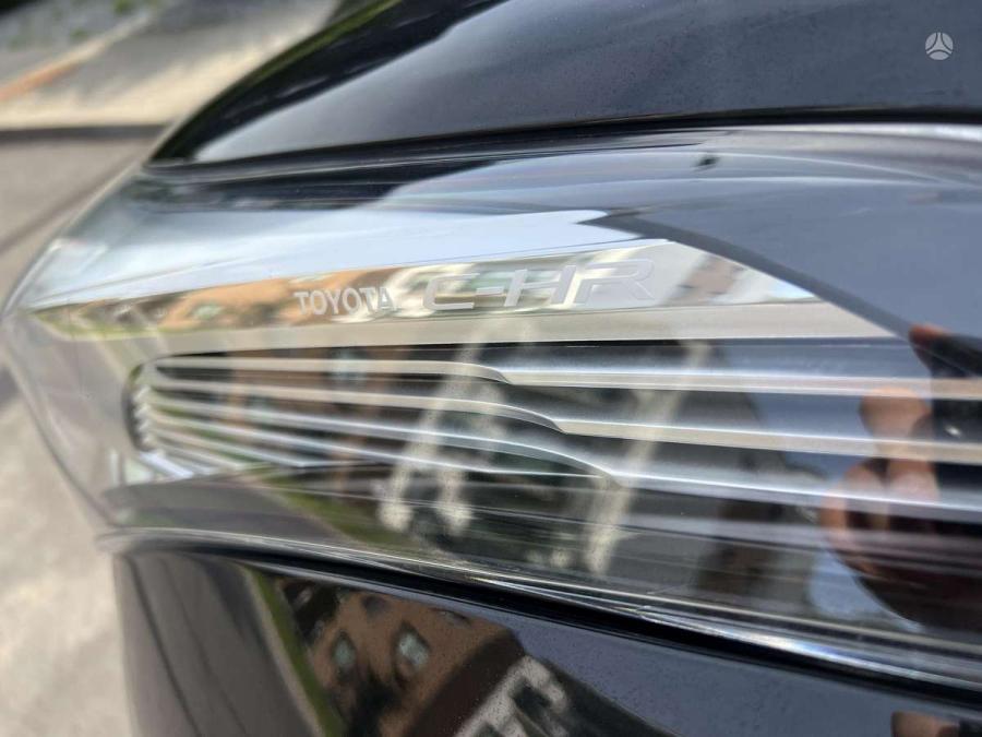 Melns Toyota C-HR 2018 Kauņa, ar dzinēja tilpumu 1.80 L un nobraukumu 178 tūkst. km par 16300 €, foto 12 vietnē AUTOMOTO.COM.LV