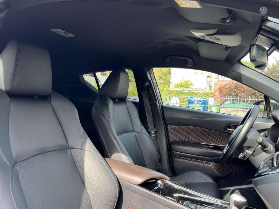 Melns Toyota C-HR 2018 Kauņa, ar dzinēja tilpumu 1.80 L un nobraukumu 178 tūkst. km par 16300 €, foto 20 vietnē AUTOMOTO.COM.LV