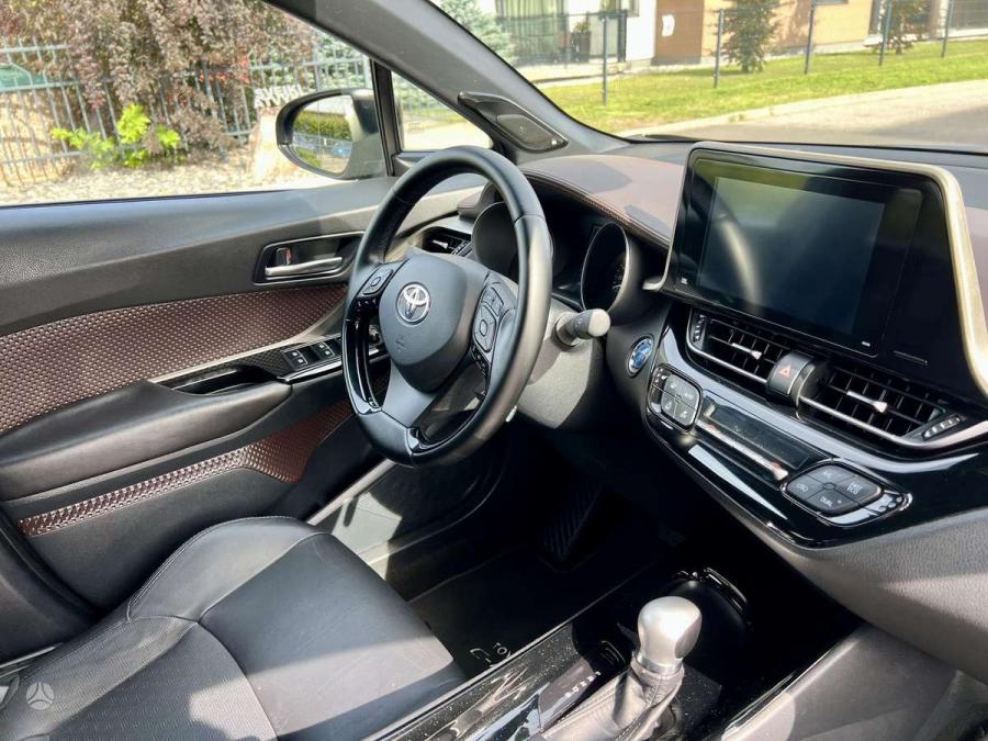 Melns Toyota C-HR 2018 Kauņa, ar dzinēja tilpumu 1.80 L un nobraukumu 178 tūkst. km par 16300 €, foto 21 vietnē AUTOMOTO.COM.LV
