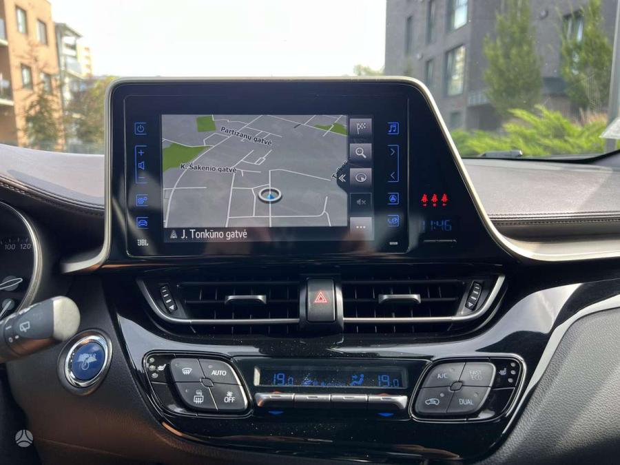 Melns Toyota C-HR 2018 Kauņa, ar dzinēja tilpumu 1.80 L un nobraukumu 178 tūkst. km par 16300 €, foto 27 vietnē AUTOMOTO.COM.LV