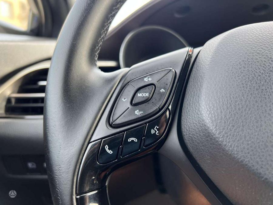 Melns Toyota C-HR 2018 Kauņa, ar dzinēja tilpumu 1.80 L un nobraukumu 178 tūkst. km par 16300 €, foto 30 vietnē AUTOMOTO.COM.LV