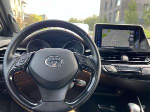 Melns Toyota C-HR 2018 Kauņa, ar dzinēja tilpumu 1.80 L un nobraukumu 178 tūkst. km par 16300 €, foto 32 vietnē AUTOMOTO.COM.LV
