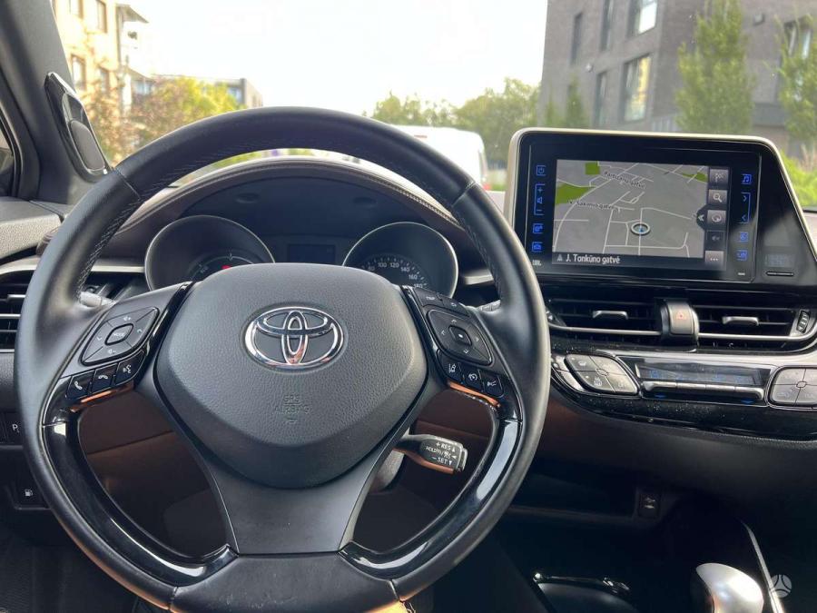 Melns Toyota C-HR 2018 Kauņa, ar dzinēja tilpumu 1.80 L un nobraukumu 178 tūkst. km par 16300 €, foto 32 vietnē AUTOMOTO.COM.LV