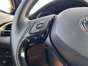 Melns Toyota C-HR 2018 Kauņa, ar dzinēja tilpumu 1.80 L un nobraukumu 178 tūkst. km par 16300 €, foto 34 vietnē AUTOMOTO.COM.LV
