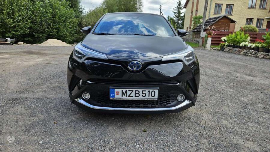 Черный Тойота C-HR 2018 в Паневежис, объемом двигателя 1.80 л и пробегом 129 тыс. км за 16999 €, фото 1 на AUTOMOTO.COM.LV