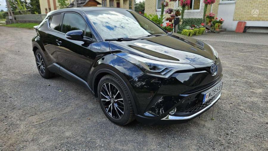 Черный Тойота C-HR 2018 в Паневежис, объемом двигателя 1.80 л и пробегом 129 тыс. км за 16999 €, фото 3 на AUTOMOTO.COM.LV