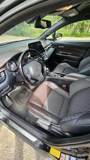 Черный Тойота C-HR 2018 в Паневежис, объемом двигателя 1.80 л и пробегом 129 тыс. км за 16999 €, фото 17 на AUTOMOTO.COM.LV