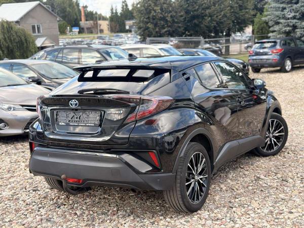 Toyota C-HR 2018 Utena vietnē Melns Toyota C-HR 2018 Utena, ar dzinēja tilpumu 1.80 L un nobraukumu 202 tūkst. km par 13490 €, foto 5 vietnē AUTOMOTO.COM.LV
