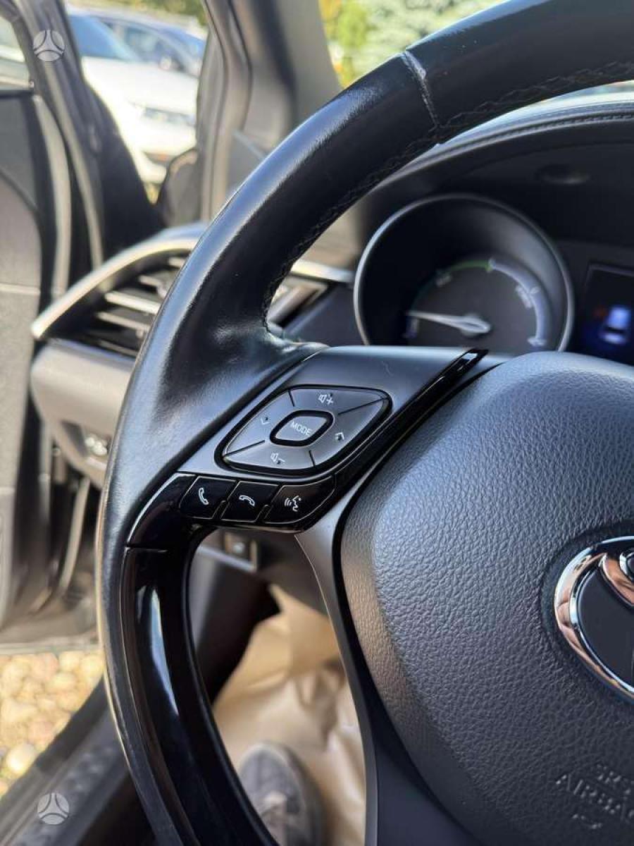 Черный Тойота C-HR 2018 в Утена, объемом двигателя 1.80 л и пробегом 202 тыс. км за 13490 €, фото 18 на AUTOMOTO.COM.LV