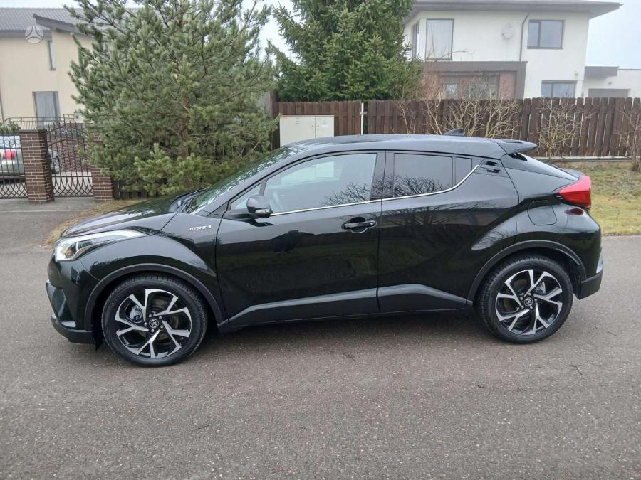Melns Toyota C-HR 2019 Viļņa, ar dzinēja tilpumu 1.80 L un nobraukumu 50 tūkst. km par 16600 €, foto 2 vietnē AUTOMOTO.COM.LV