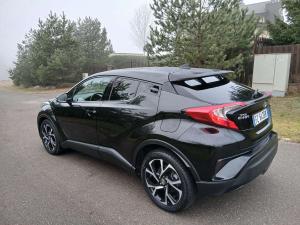 Melns Toyota C-HR 2019 Viļņa, ar dzinēja tilpumu 1.80 L un nobraukumu 50 tūkst. km par 16600 €, foto 3 vietnē AUTOMOTO.COM.LV