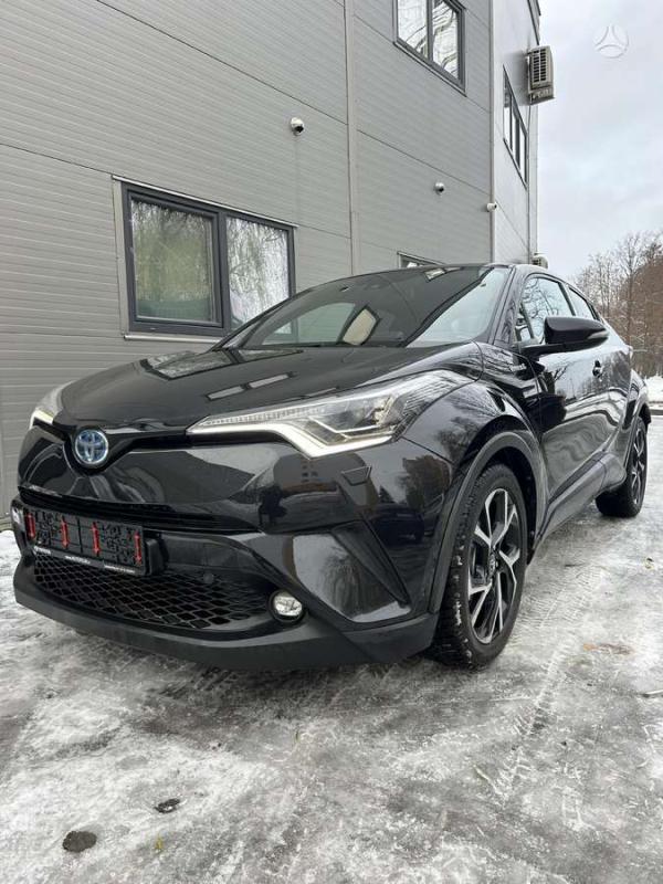 Черный Тойота C-HR 2019 в Каунас, объемом двигателя 1.80 л и пробегом 201 тыс. км за 16200 €, фото 1 на AUTOMOTO.COM.LV