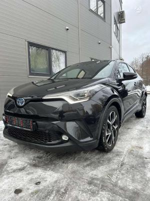 Melns Toyota C-HR 2019 Kauņa, ar dzinēja tilpumu 1.80 L un nobraukumu 201 tūkst. km par 16200 €, foto  vietnē AUTOMOTO.COM.LV