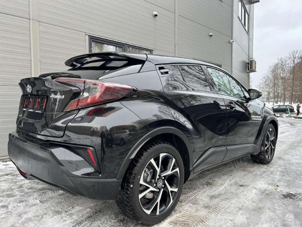 Черный Тойота C-HR 2019 в Каунас, объемом двигателя 1.80 л и пробегом 201 тыс. км за 16200 €, фото 4 на AUTOMOTO.COM.LV