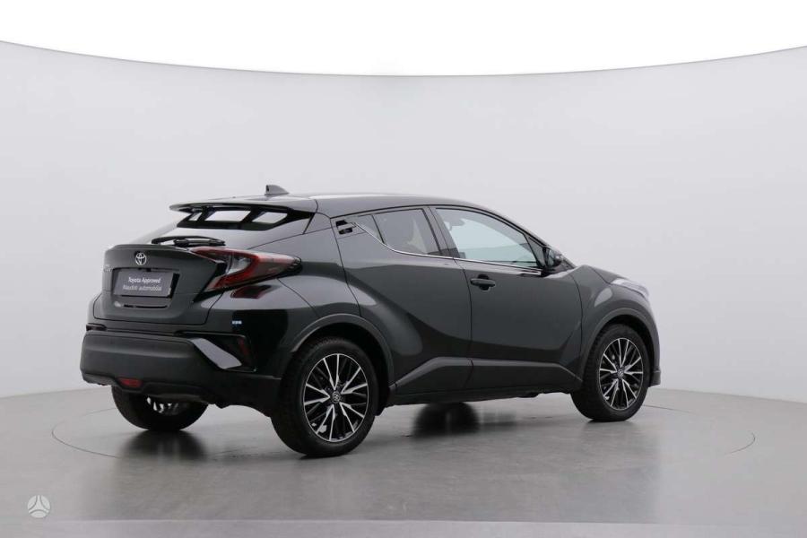 Black Toyota C-HR 2019 in Vilnius, with an engine capacity of 1.20 L and mileage of 117 thousand km for 16900 €, photo 3 on AUTOMOTO.COM.LV