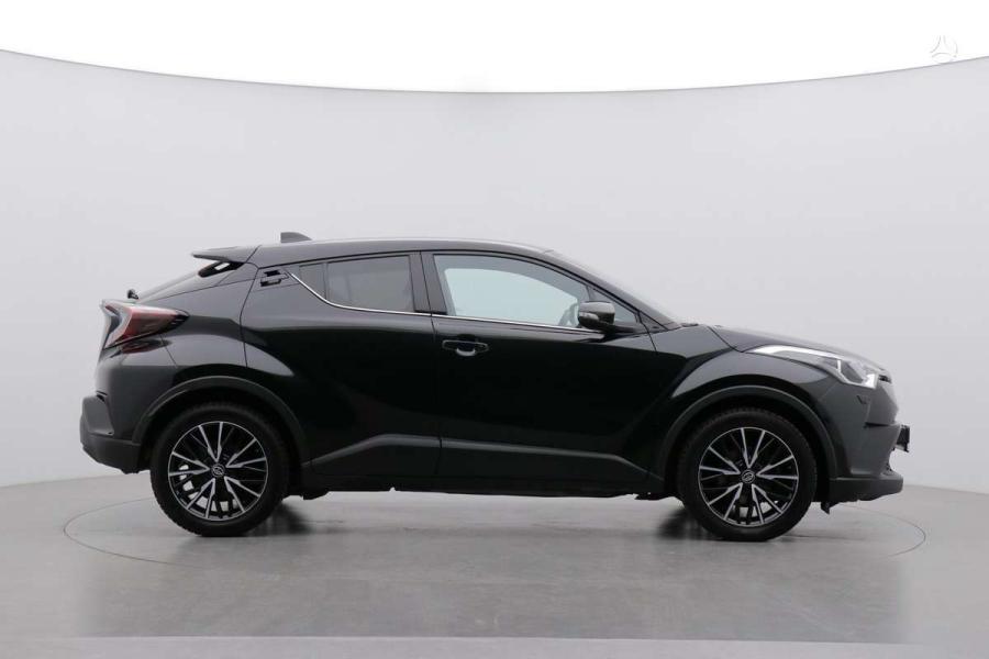 Black Toyota C-HR 2019 in Vilnius, with an engine capacity of 1.20 L and mileage of 117 thousand km for 16900 €, photo 17 on AUTOMOTO.COM.LV