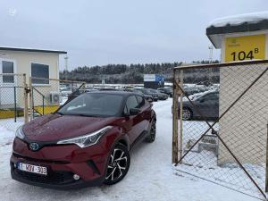 Black Toyota C-HR 2019 in Vilnius, with an engine capacity of 1.80 L and mileage of 100 thousand km for 16000 €, photo 3 on AUTOMOTO.COM.LV