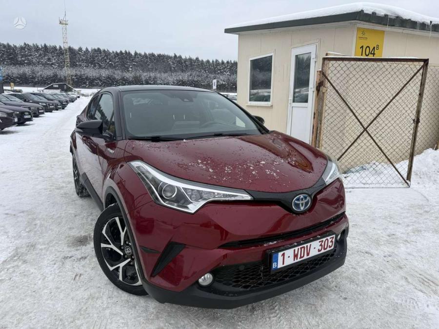 Black Toyota C-HR 2019 in Vilnius, with an engine capacity of 1.80 L and mileage of 100 thousand km for 16000 €, photo 5 on AUTOMOTO.COM.LV