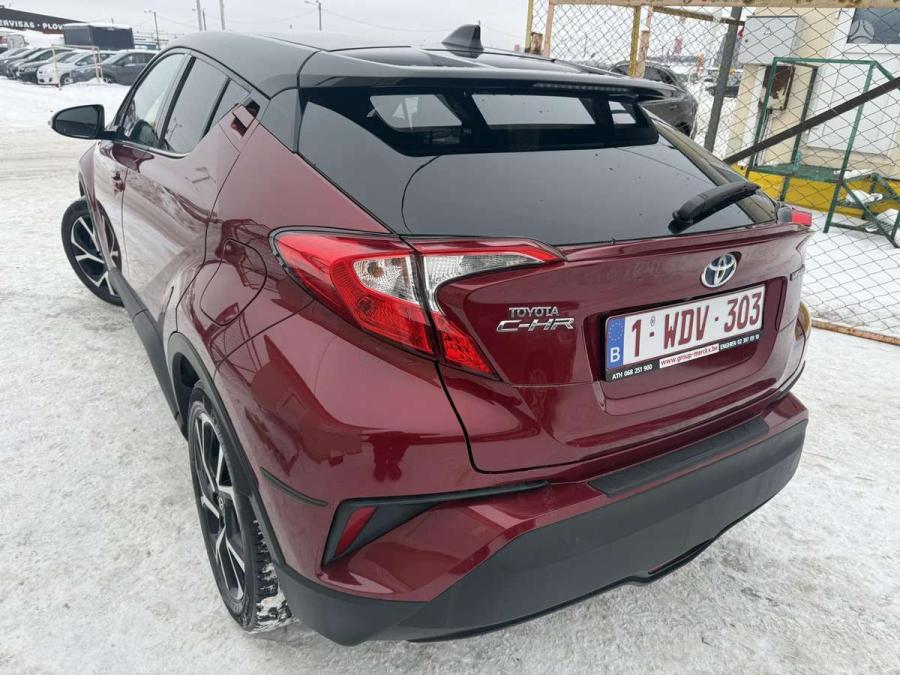 Black Toyota C-HR 2019 in Vilnius, with an engine capacity of 1.80 L and mileage of 100 thousand km for 16000 €, photo 8 on AUTOMOTO.COM.LV