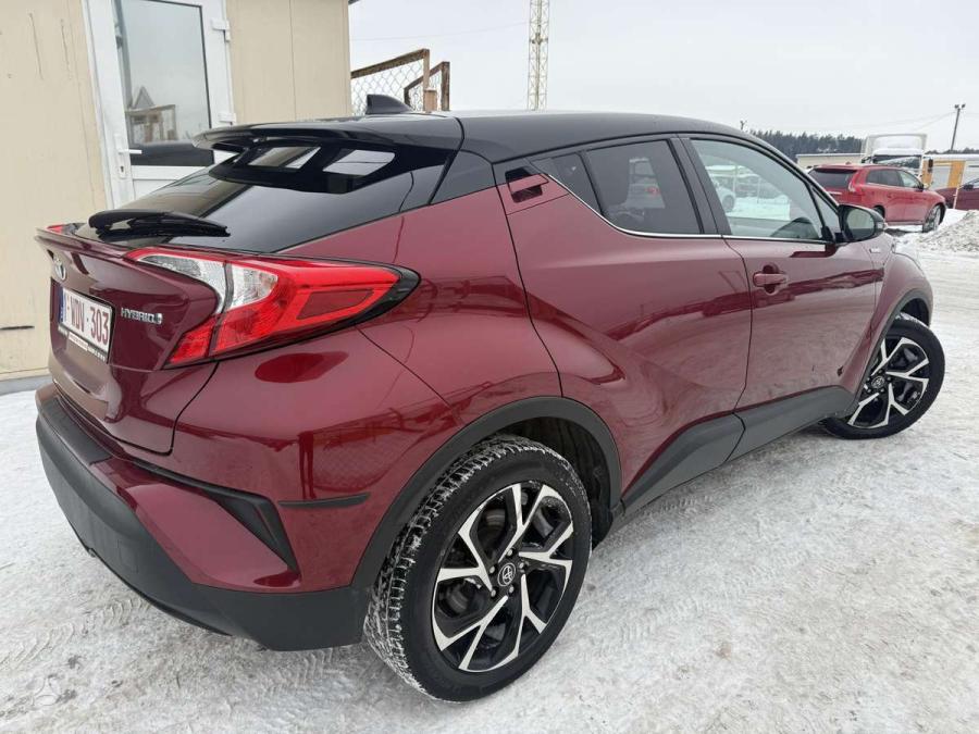 Black Toyota C-HR 2019 in Vilnius, with an engine capacity of 1.80 L and mileage of 100 thousand km for 16000 €, photo 9 on AUTOMOTO.COM.LV