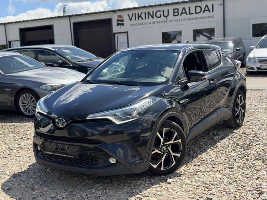 Black Toyota C-HR 2019 in Utena, with an engine capacity of 1.80 L and mileage of 200 thousand km for 14790 €, photo 3 on AUTOMOTO.COM.LV