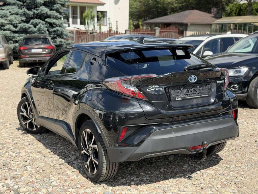 Black Toyota C-HR 2019 in Utena, with an engine capacity of 1.80 L and mileage of 200 thousand km for 14790 €, photo 5 on AUTOMOTO.COM.LV