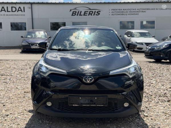 Black Toyota C-HR 2019 in Utena, with an engine capacity of 1.80 L and mileage of 200 thousand km for 14790 €, photo 5 on AUTOMOTO.COM.LV