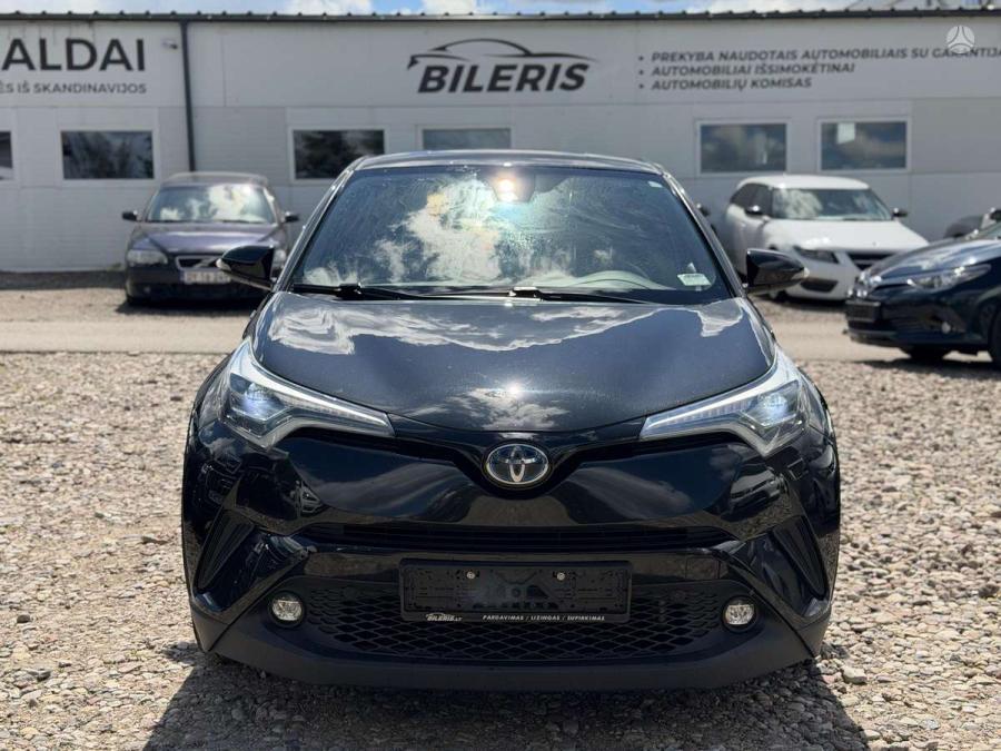 Black Toyota C-HR 2019 in Utena, with an engine capacity of 1.80 L and mileage of 200 thousand km for 14790 €, photo 6 on AUTOMOTO.COM.LV