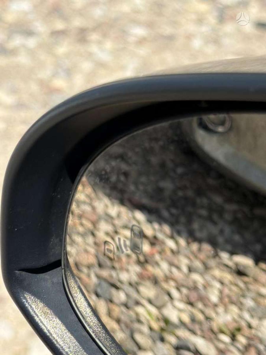 Black Toyota C-HR 2019 in Utena, with an engine capacity of 1.80 L and mileage of 200 thousand km for 14790 €, photo 9 on AUTOMOTO.COM.LV