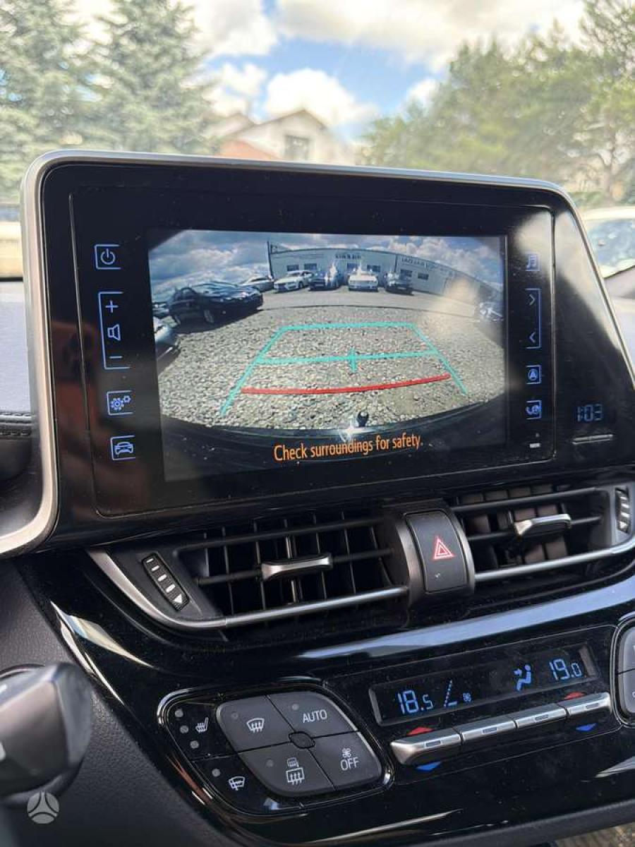 Black Toyota C-HR 2019 in Utena, with an engine capacity of 1.80 L and mileage of 200 thousand km for 14790 €, photo 12 on AUTOMOTO.COM.LV