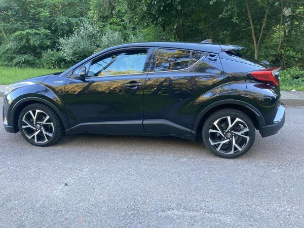 Black Toyota C-HR 2019 in Anyksciai, with an engine capacity of 1.80 L and mileage of 210 thousand km for 14350 €, photo 4 on AUTOMOTO.COM.LV