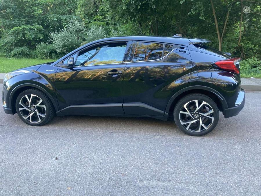 Black Toyota C-HR 2019 in Anyksciai, with an engine capacity of 1.80 L and mileage of 210 thousand km for 14350 €, photo 5 on AUTOMOTO.COM.LV