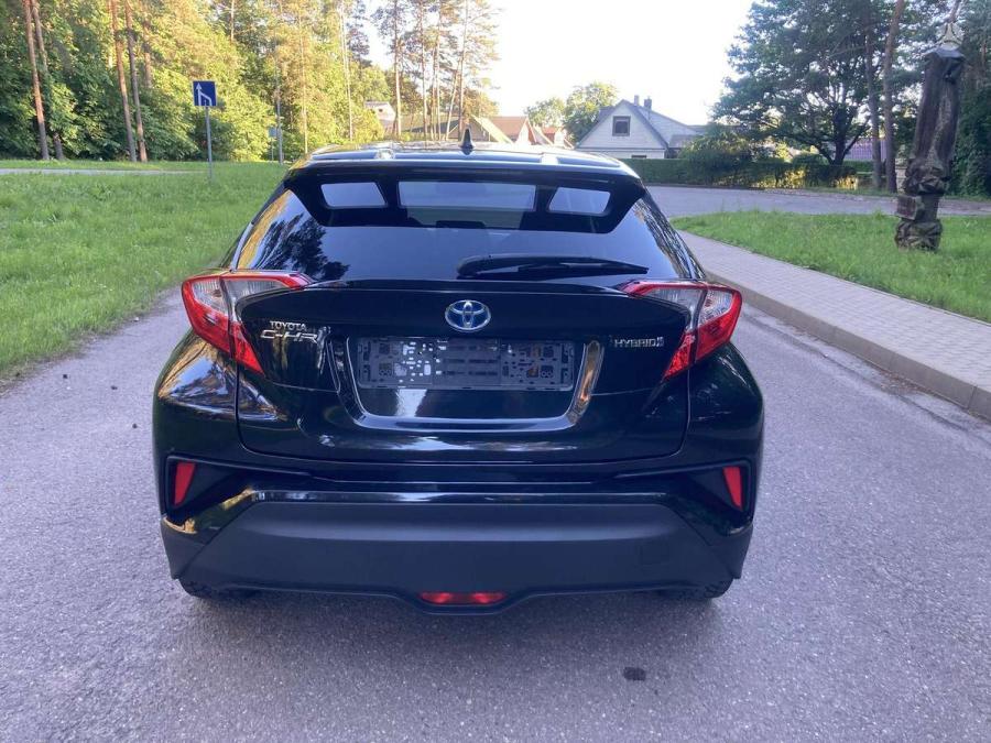 Black Toyota C-HR 2019 in Anyksciai, with an engine capacity of 1.80 L and mileage of 210 thousand km for 14350 €, photo 7 on AUTOMOTO.COM.LV