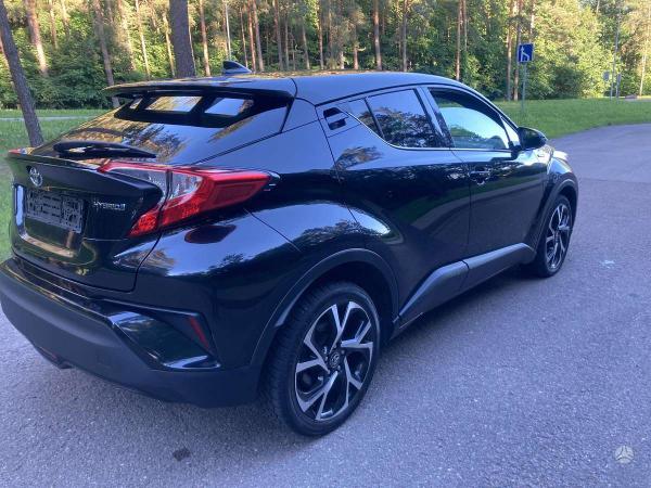 Black Toyota C-HR 2019 in Anyksciai, with an engine capacity of 1.80 L and mileage of 210 thousand km for 14350 €, photo 7 on AUTOMOTO.COM.LV