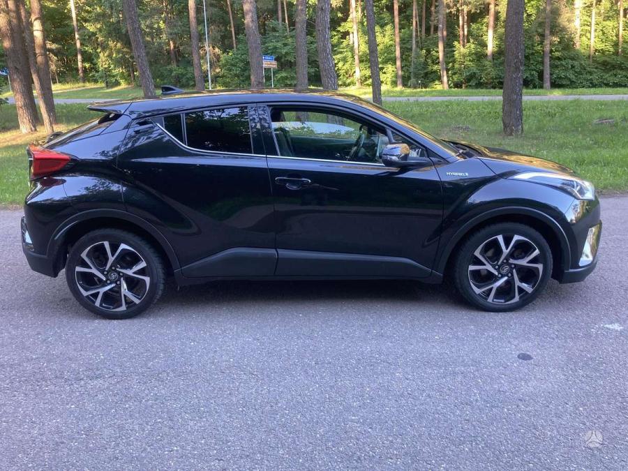 Black Toyota C-HR 2019 in Anyksciai, with an engine capacity of 1.80 L and mileage of 210 thousand km for 14350 €, photo 9 on AUTOMOTO.COM.LV