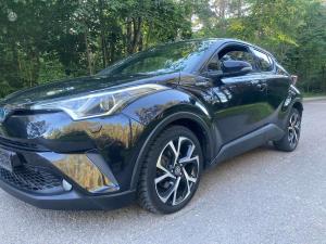 Black Toyota C-HR 2019 in Anyksciai, with an engine capacity of 1.80 L and mileage of 210 thousand km for 14350 €, photo 11 on AUTOMOTO.COM.LV
