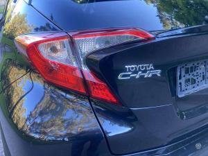 Black Toyota C-HR 2019 in Anyksciai, with an engine capacity of 1.80 L and mileage of 210 thousand km for 14350 €, photo 12 on AUTOMOTO.COM.LV