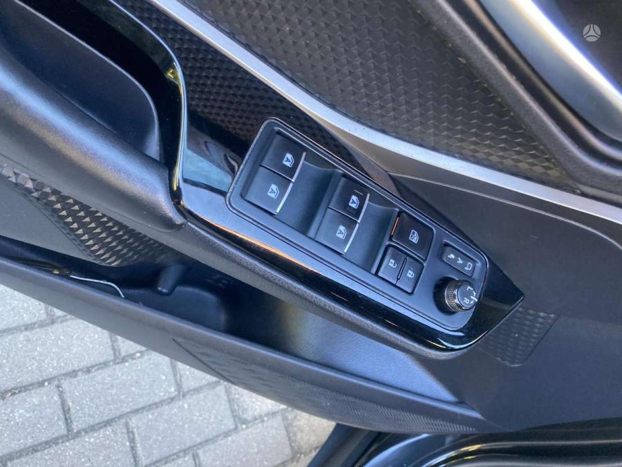 Black Toyota C-HR 2019 in Anyksciai, with an engine capacity of 1.80 L and mileage of 210 thousand km for 14350 €, photo 15 on AUTOMOTO.COM.LV