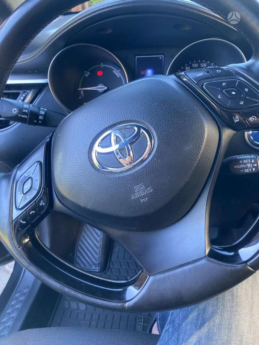 Black Toyota C-HR 2019 in Anyksciai, with an engine capacity of 1.80 L and mileage of 210 thousand km for 14350 €, photo 17 on AUTOMOTO.COM.LV