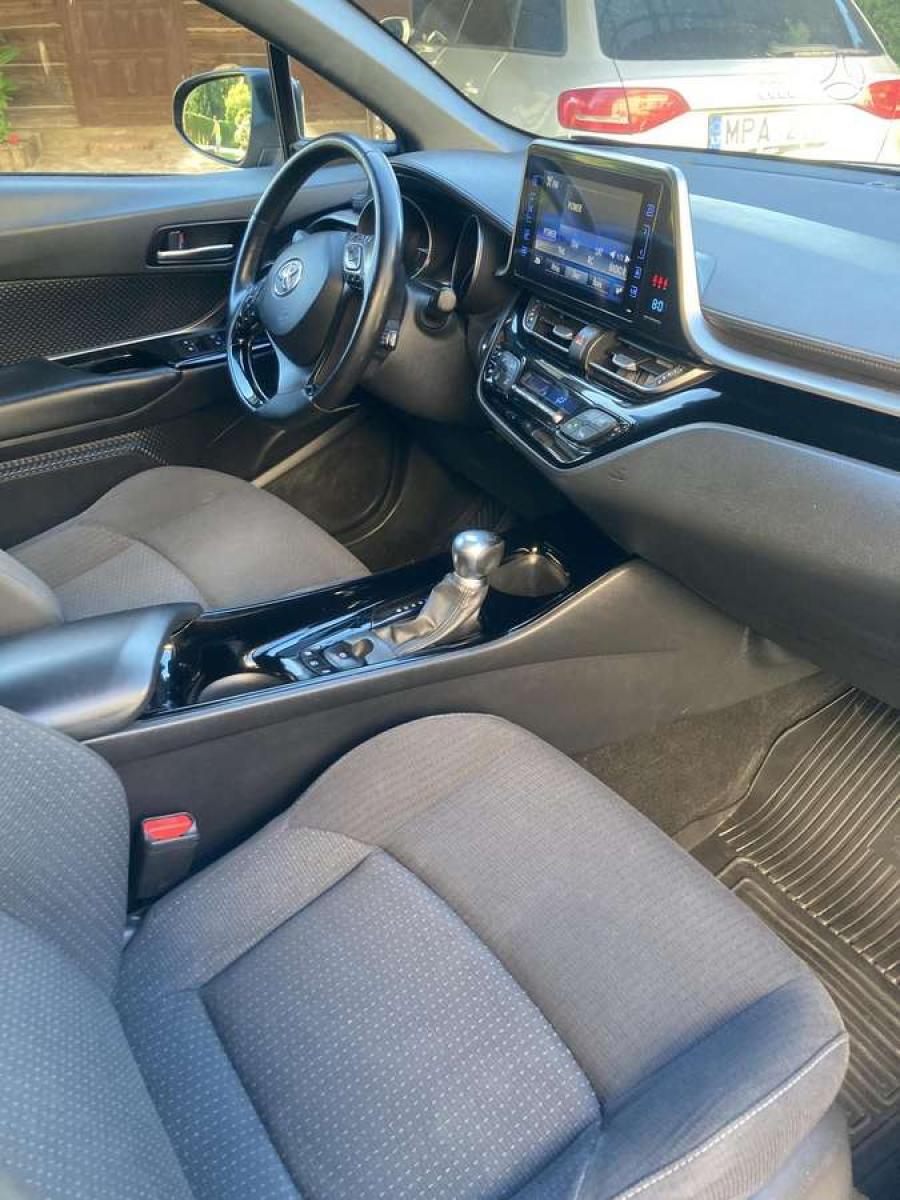 Black Toyota C-HR 2019 in Anyksciai, with an engine capacity of 1.80 L and mileage of 210 thousand km for 14350 €, photo 22 on AUTOMOTO.COM.LV
