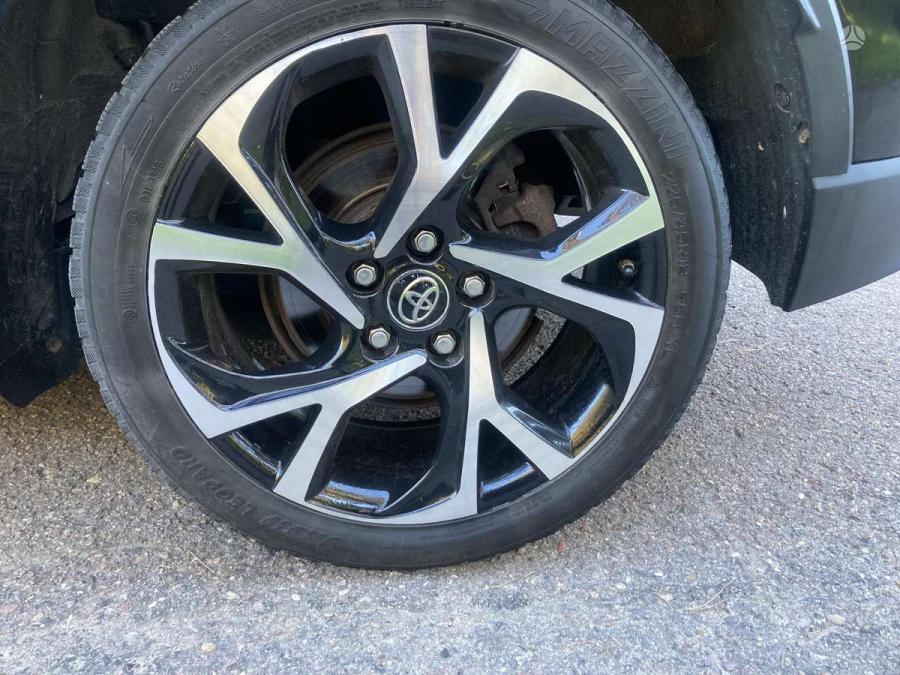 Black Toyota C-HR 2019 in Anyksciai, with an engine capacity of 1.80 L and mileage of 210 thousand km for 14350 €, photo 24 on AUTOMOTO.COM.LV