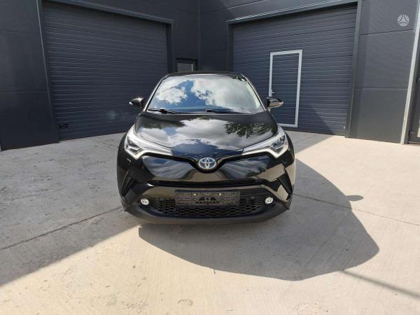 Melns Toyota C-HR 2019 Utena, ar dzinēja tilpumu 1.80 L un nobraukumu 195 tūkst. km par 15090 €, foto 3 vietnē AUTOMOTO.COM.LV