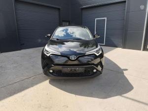 Black Toyota C-HR 2019 in Utena, with an engine capacity of 1.80 L and mileage of 195 thousand km for 15090 €, photo 4 on AUTOMOTO.COM.LV