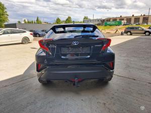 Black Toyota C-HR 2019 in Utena, with an engine capacity of 1.80 L and mileage of 195 thousand km for 15090 €, photo 8 on AUTOMOTO.COM.LV