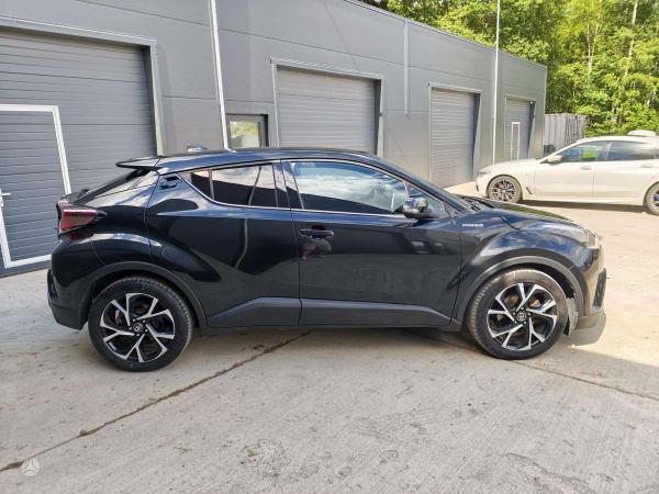 Melns Toyota C-HR 2019 Utena, ar dzinēja tilpumu 1.80 L un nobraukumu 195 tūkst. km par 15090 €, foto 8 vietnē AUTOMOTO.COM.LV