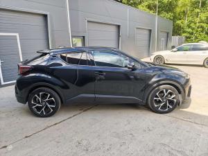 Black Toyota C-HR 2019 in Utena, with an engine capacity of 1.80 L and mileage of 195 thousand km for 15090 €, photo 9 on AUTOMOTO.COM.LV