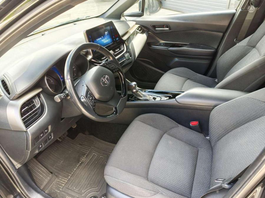 Black Toyota C-HR 2019 in Utena, with an engine capacity of 1.80 L and mileage of 195 thousand km for 15090 €, photo 12 on AUTOMOTO.COM.LV